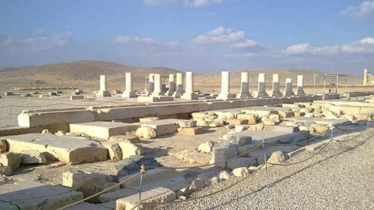 Pasargadae Complex in Shiraz | parsi tours