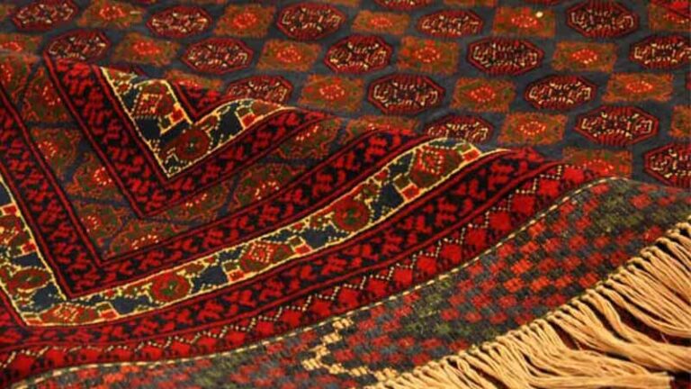Persian Carpets : Weaving Through Iran's Cultural Fabric
